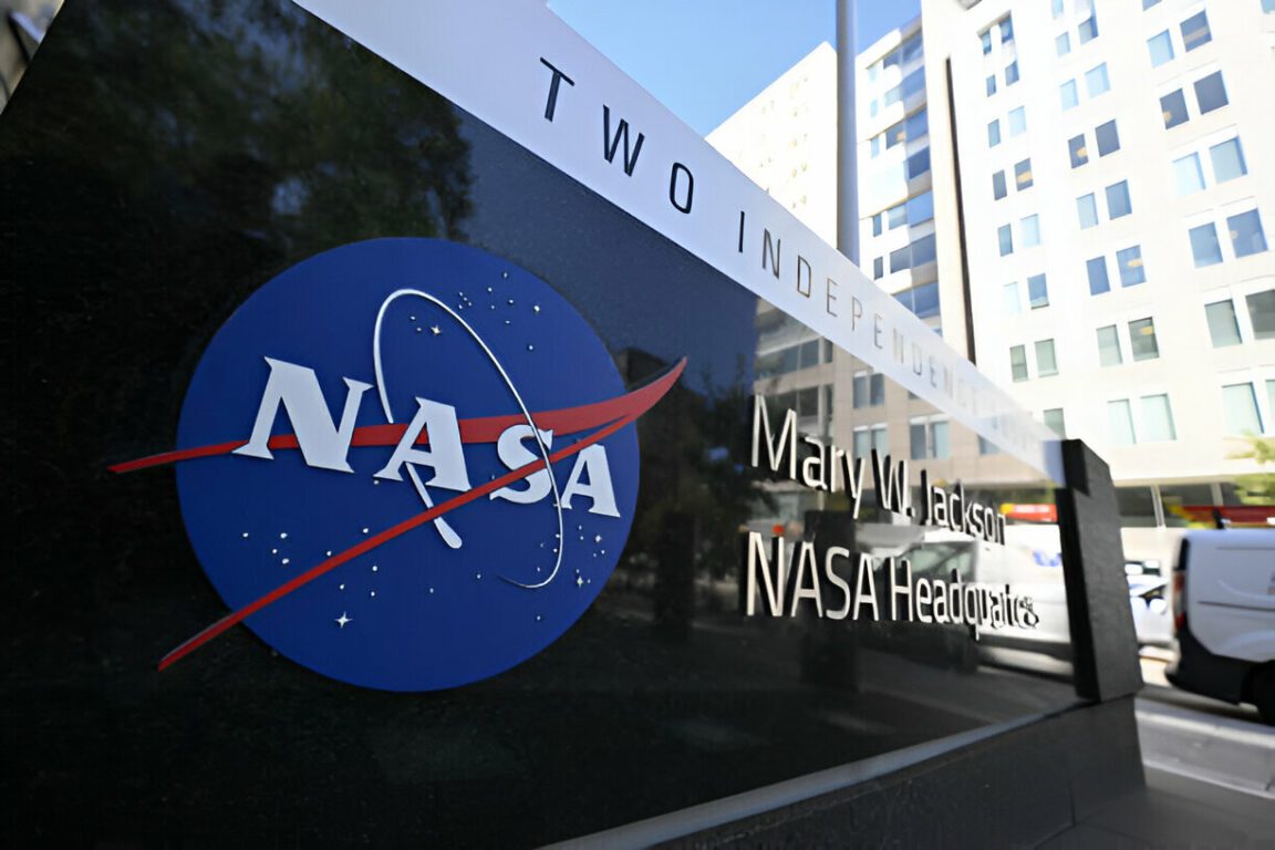 Two NASA Astronauts Stranded in Space - Cape Flats Two NASA Astronauts Stranded in Space - Cape Flats